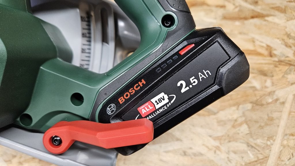 Scie circulaire Bosch UniversalCirc 18V 53 : Test / Avis & Prix