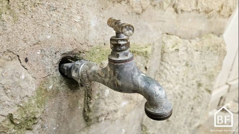 Comment changer un robinet extérieur facilement - Bricolage Facile