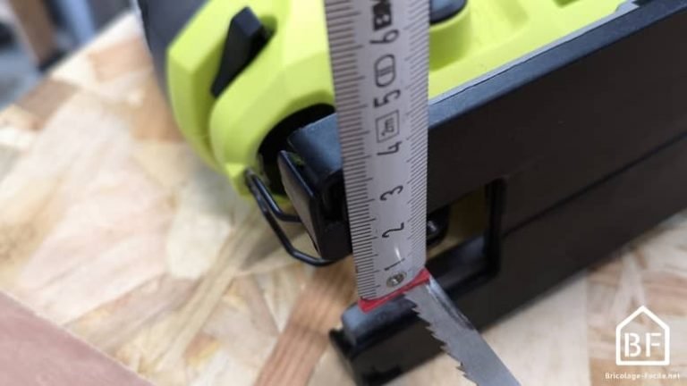 Comment couper droit à la scie sauteuse - Bricolage Facile