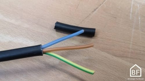 Comment dénuder un câble électrique - Bricolage Facile