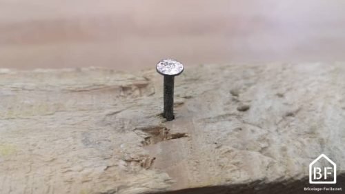Comment enlever un clou sans abîmer le support - Bricolage Facile