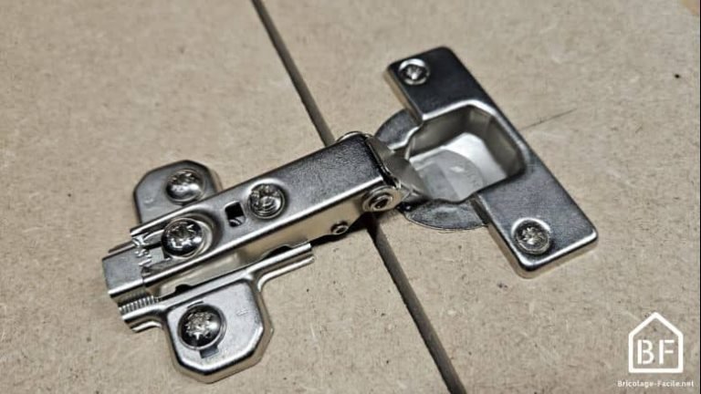 Comment poser une charnière invisible - Bricolage Facile