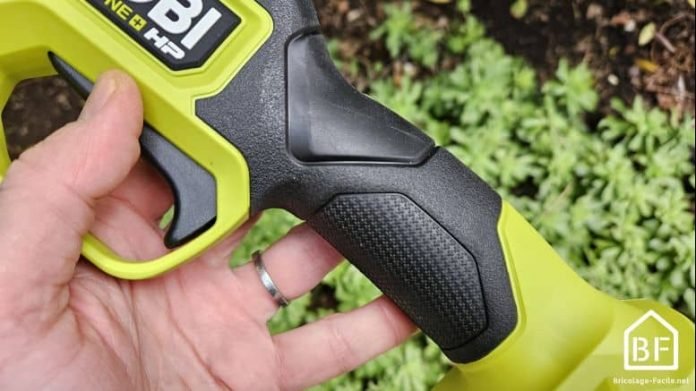 Sécateur Ryobi RY18SCXA-0 : Test / Avis & Meilleur Prix
