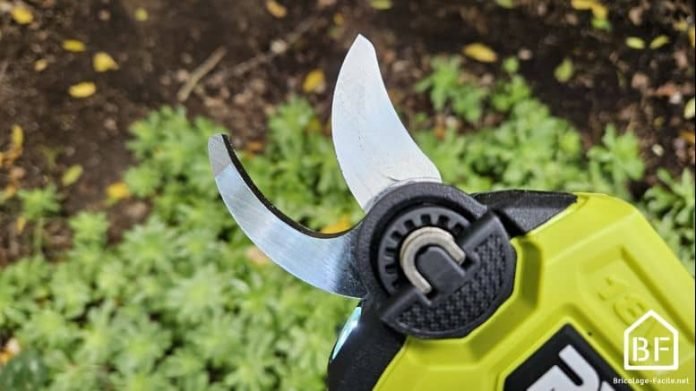 Sécateur Ryobi RY18SCXA-0 : Test / Avis & Meilleur Prix